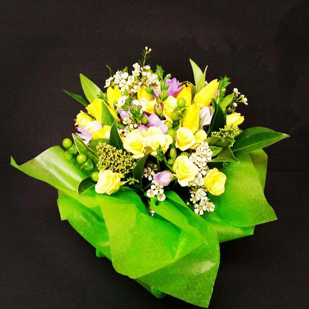 Centerpiece arrangement #4 – Grower's Flower Market & Gifts